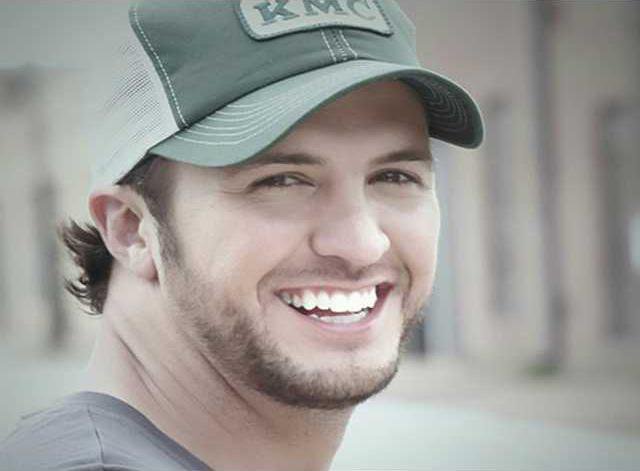 luke bryan wearing a hat