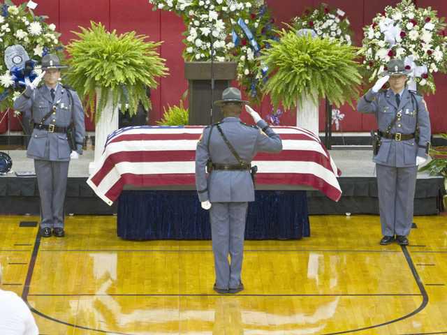 Hundreds mourn slain Georgia police officer - Statesboro Herald