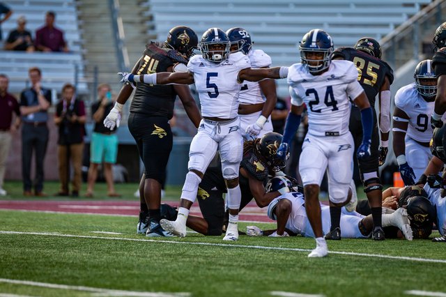 Eagles mess with Texas - Statesboro Herald