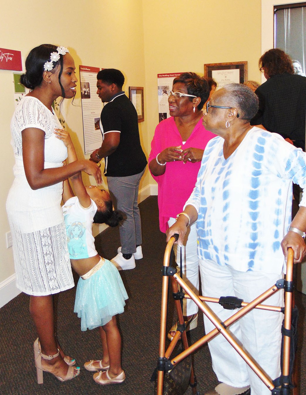 Redding exhibit comes family approved - Statesboro Herald