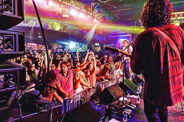 The Blue Room: Owners know what their patrons want - Discovering Bulloch