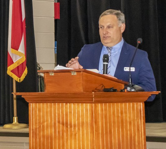 Superintendent, parents discuss redistricting - Effingham Herald