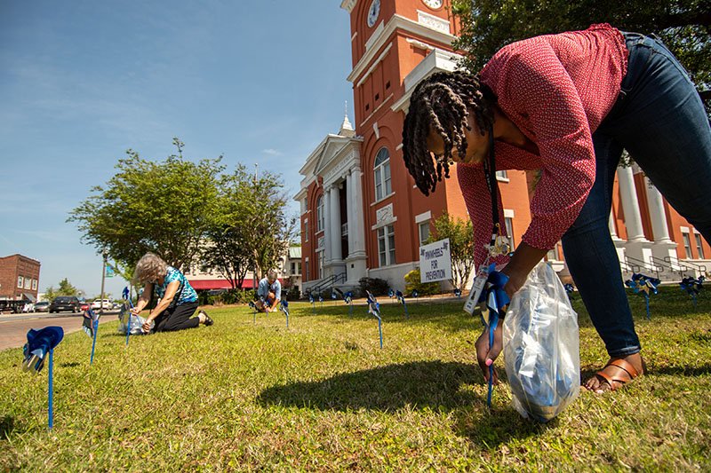 Planting pinwheels for child abuse prevention - Statesboro Herald