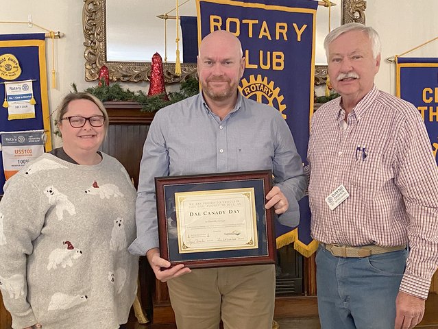 Dal Cannady presented with appreciation plaque - The Journal Sentinel