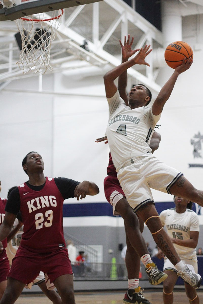 Statesboro boys clamp down on defense, earn 56-37 victory in first ...