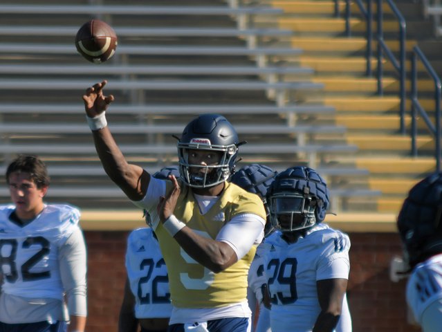 QB battle continues during Eagles' spring camp - Statesboro Herald