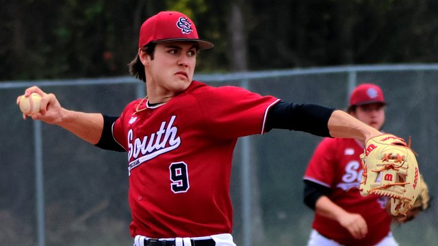 Ty Cantaline plays pivotal role in Mustangs’ sweep - Effingham Herald