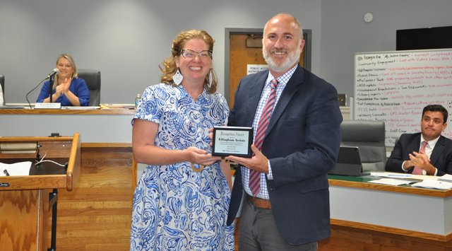 Artists unite to share art, host events, network - Effingham Herald