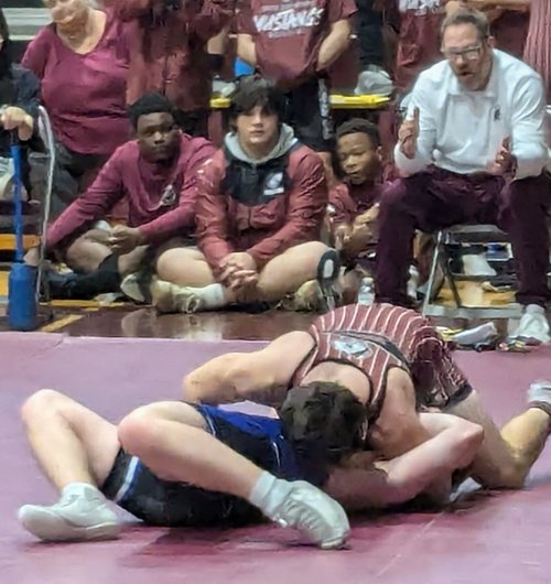 SEHS wrestlers continue to dominate at Turkey Duals - Effingham Herald