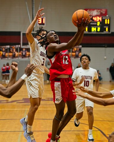 ECHS boys hold on to beat South in basketball - Effingham Herald