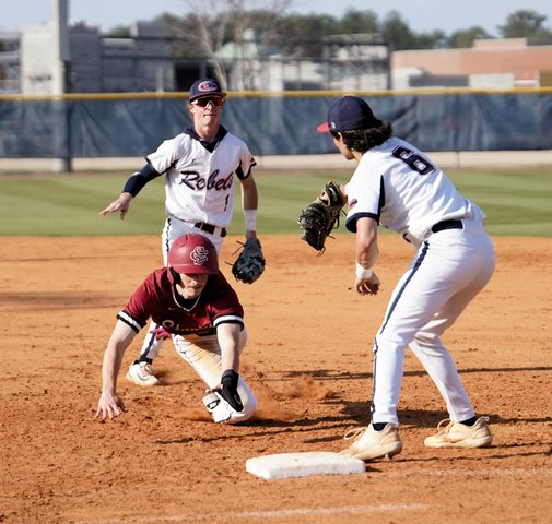 ECHS gets second baseball win over the Mustangs - Effingham Herald