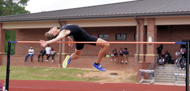 SEHS’ Crofts continues to set the bar higher while winning at region ...