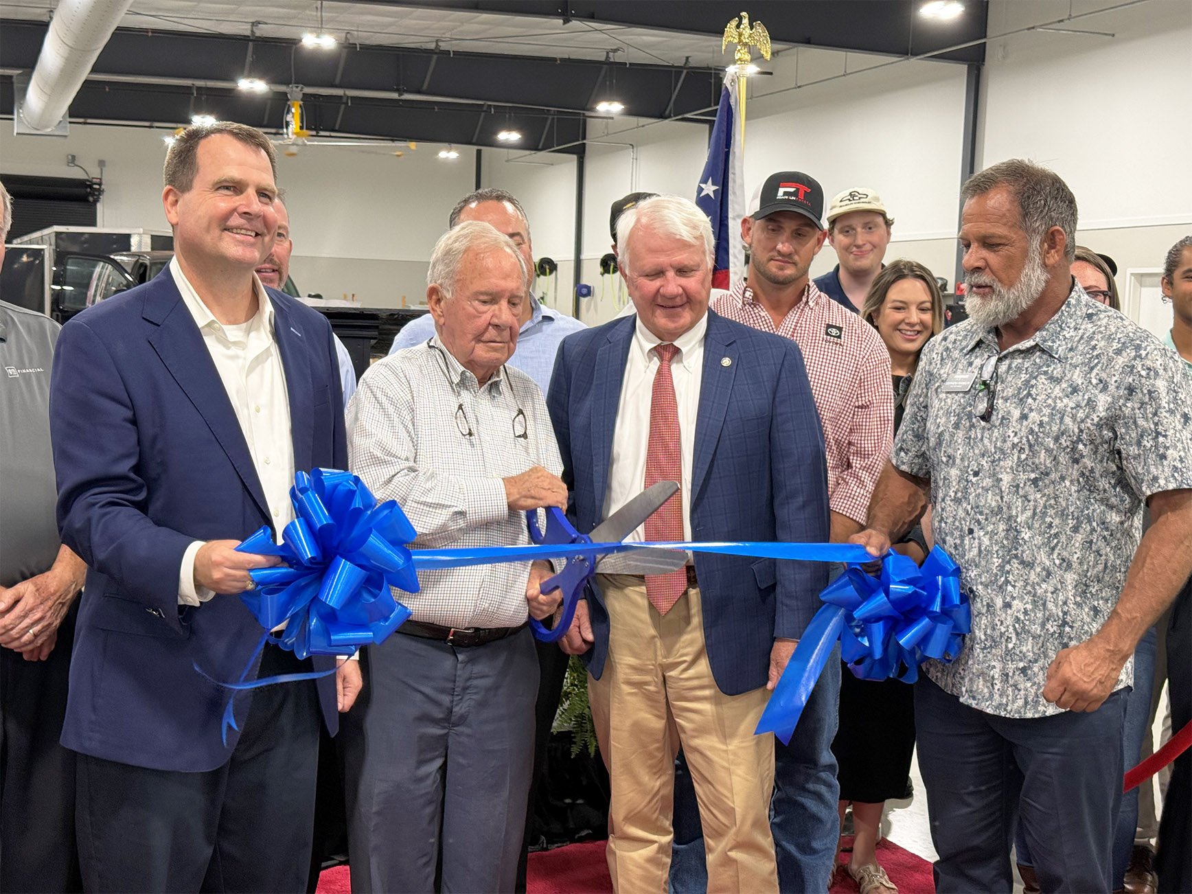 Franklin cuts ribbon on collision center - Statesboro Herald
