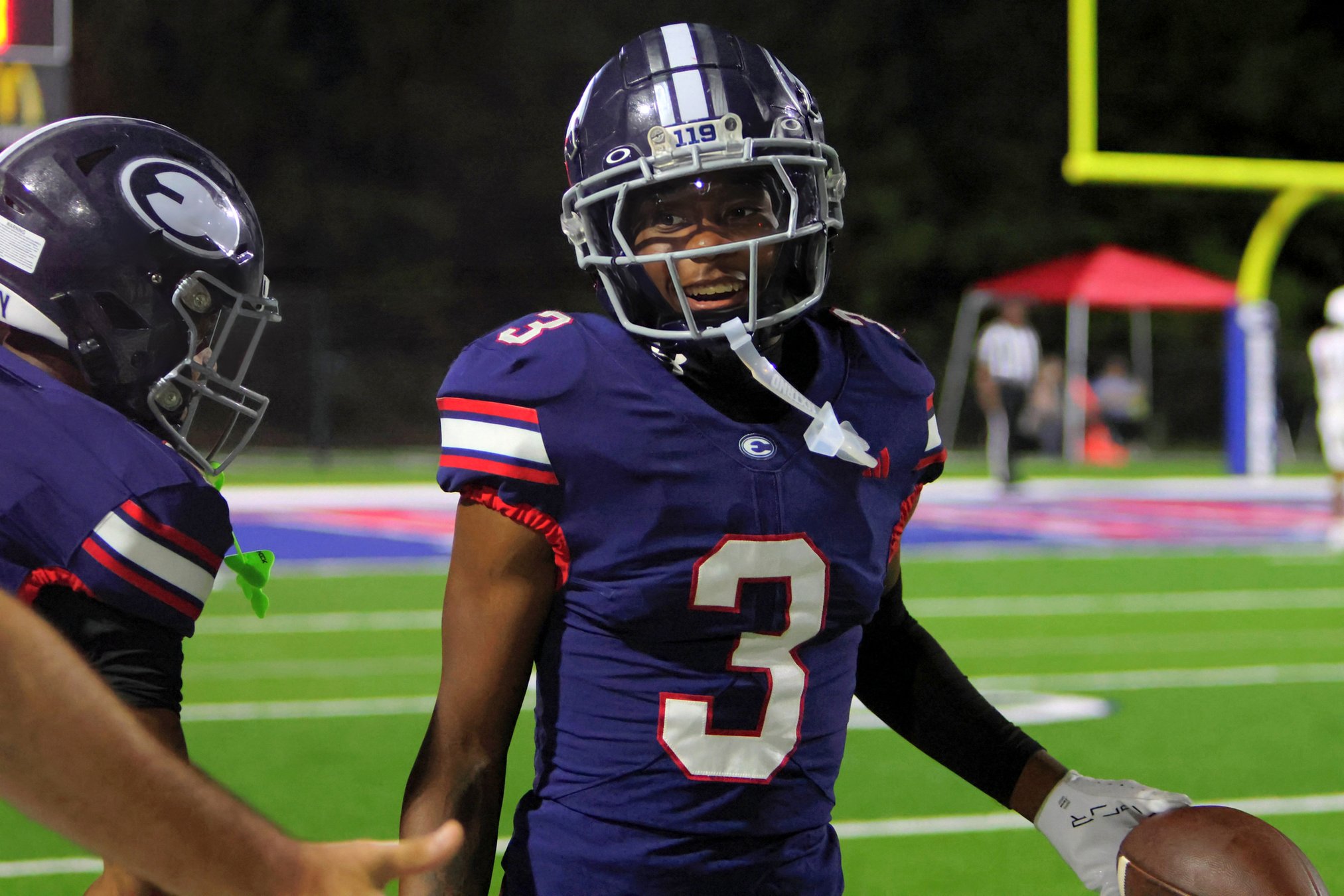 Effingham County Rolls Past Lakeside Behind Doe-Davis’ 3 TDs ...