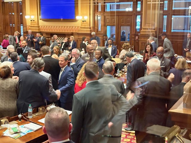 Georgia lawmakers telegraph priorities for student cellphone bans, tax ...