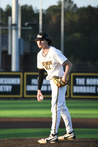 Wildcats' Landon Walker returns to dugout from injury, makes instant ...